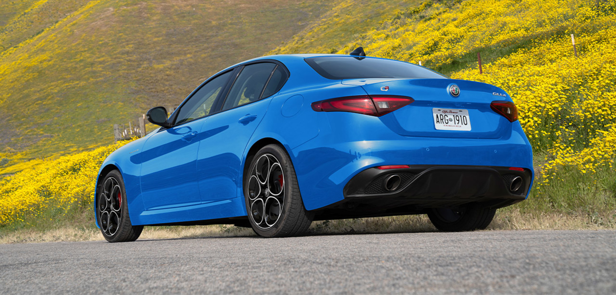 2022 Alfa Romeo Giulia Luxury Sport Sedan | Alfa Romeo Canada