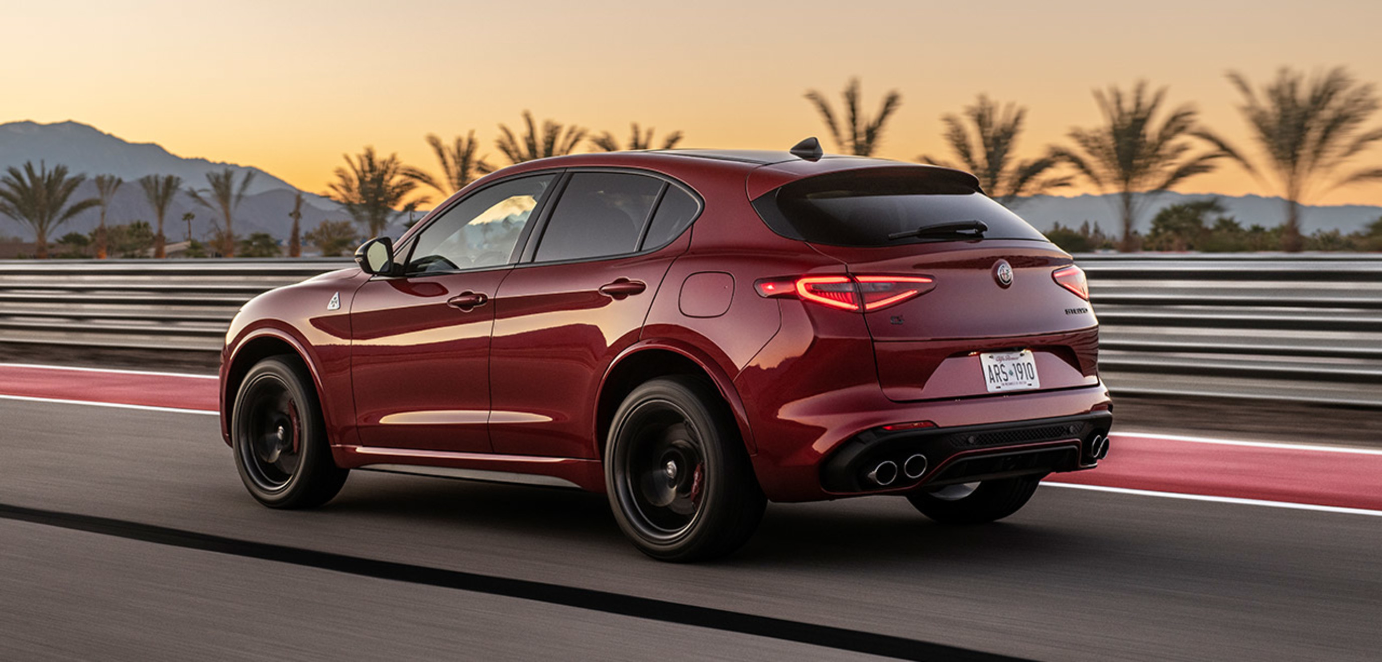 2022 Alfa Romeo Stelvio Luxury SUV | Alfa Romeo Canada