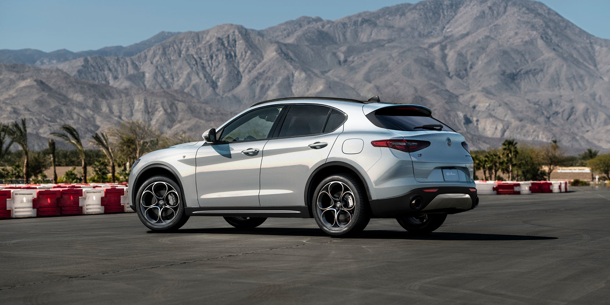 Competitive Compare - Stelvio | Alfa Romeo Canada