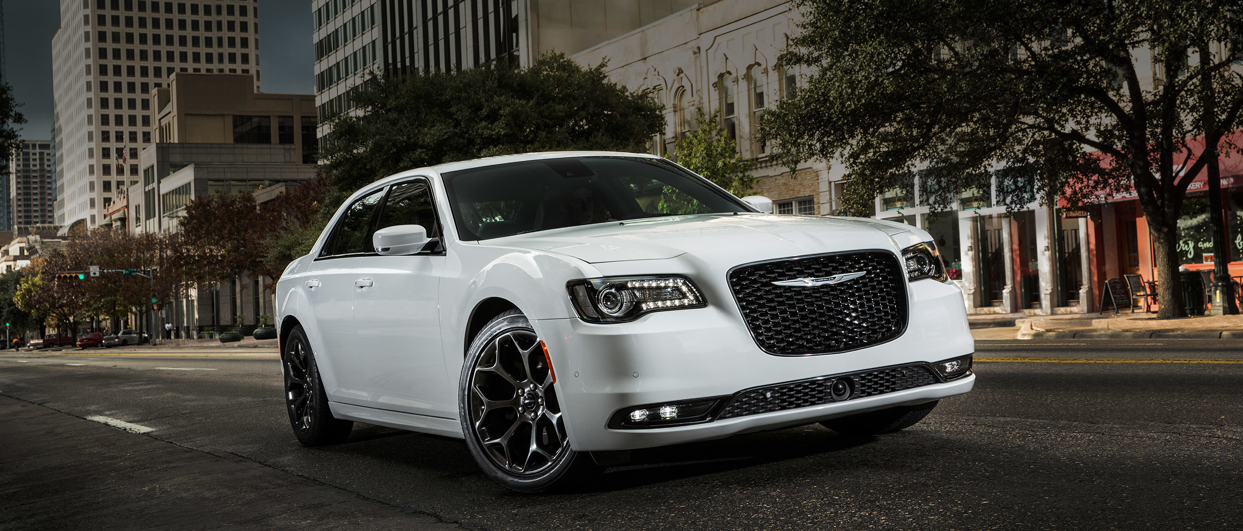 2018 Chrysler 300 Luxury Sedan | Chrysler Canada