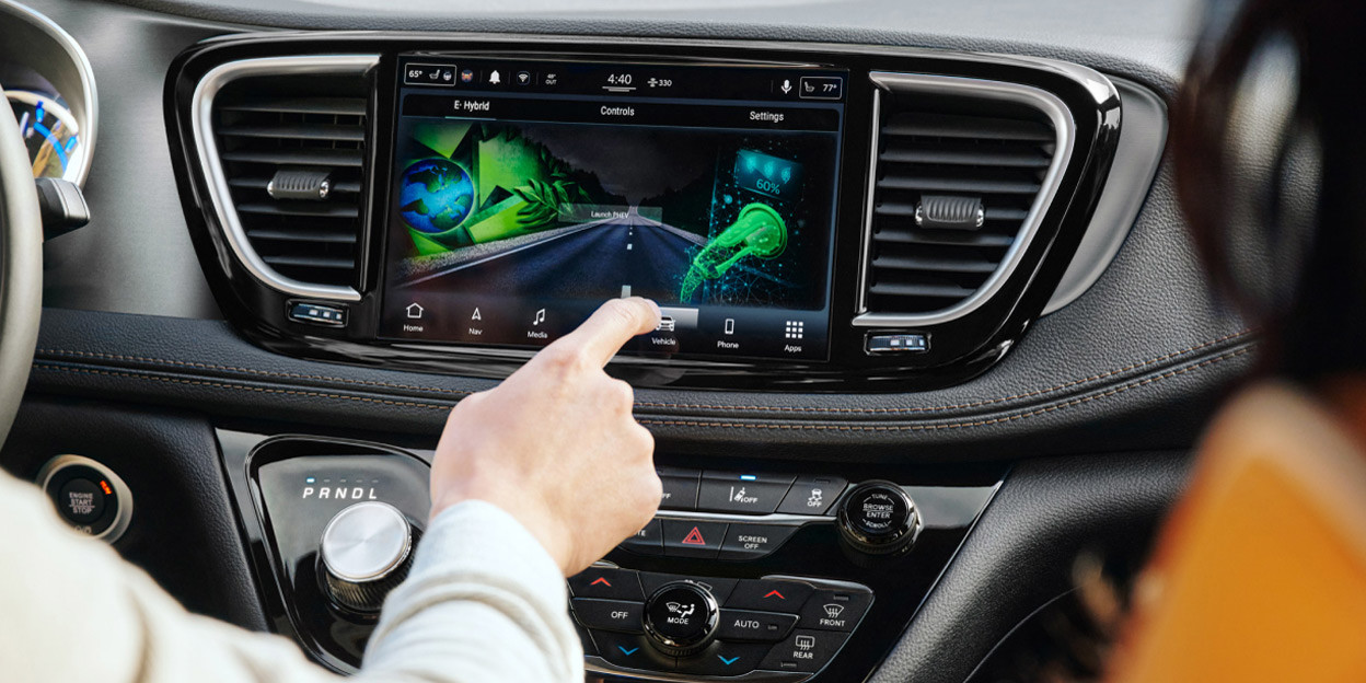 Uconnect Entertainment System – Connectivity | Chrysler Canada