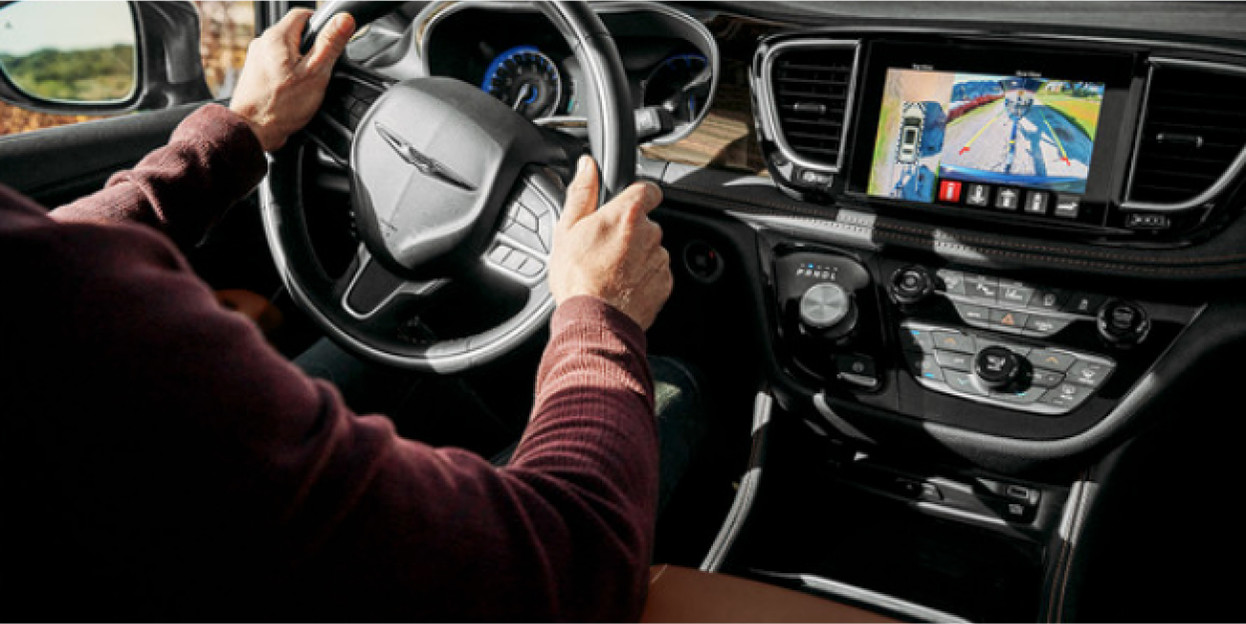 UConnect Entertainment System Overview | Chrysler Canada