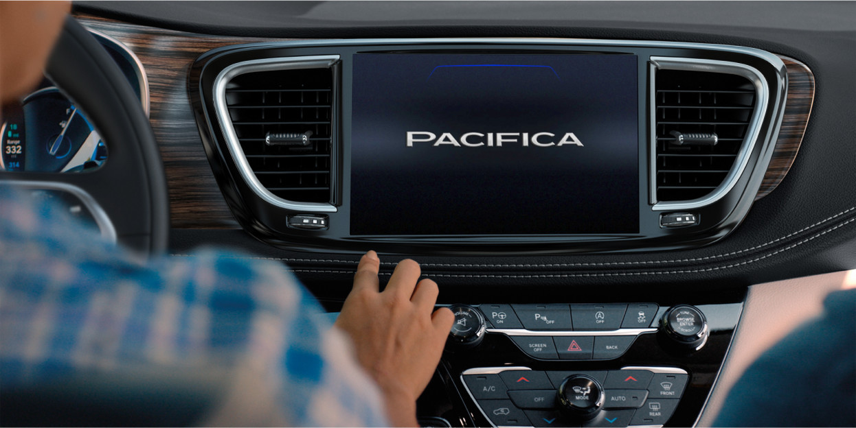 Uconnect Entertainment System – Phone Features | Chrysler Canada