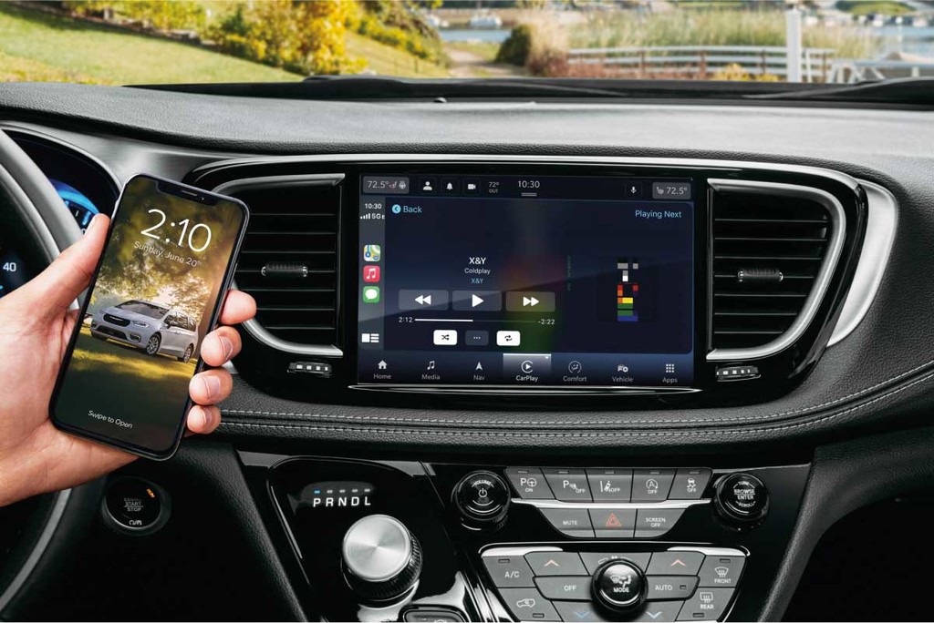 Uconnect Entertainment System – Entertainment Features | Chrysler Canada