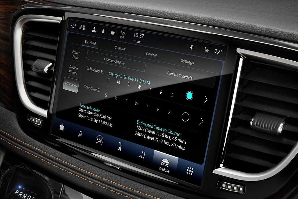 Uconnect Entertainment System – Connectivity | Chrysler Canada