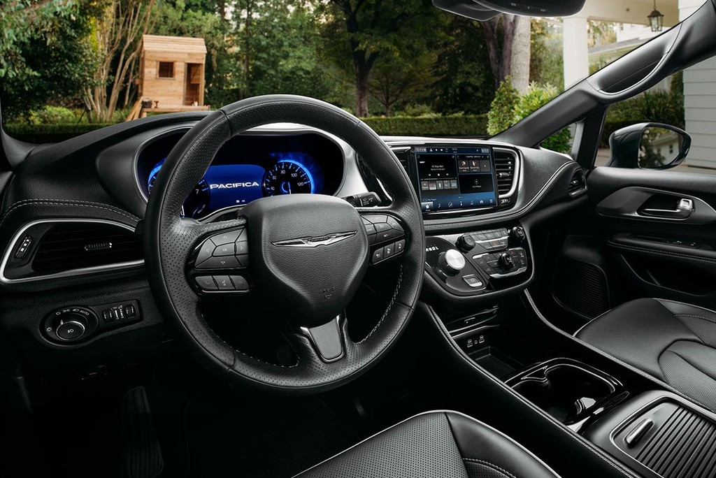 Uconnect Entertainment System Overview | Chrysler Canada