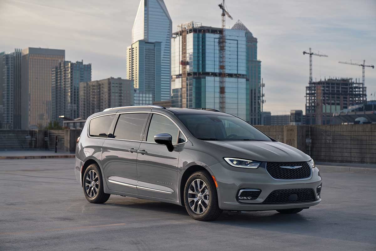 2025 Chrysler Pacifica Hybrid Plug-In Hybrid (PHEV) | Chrysler Canada