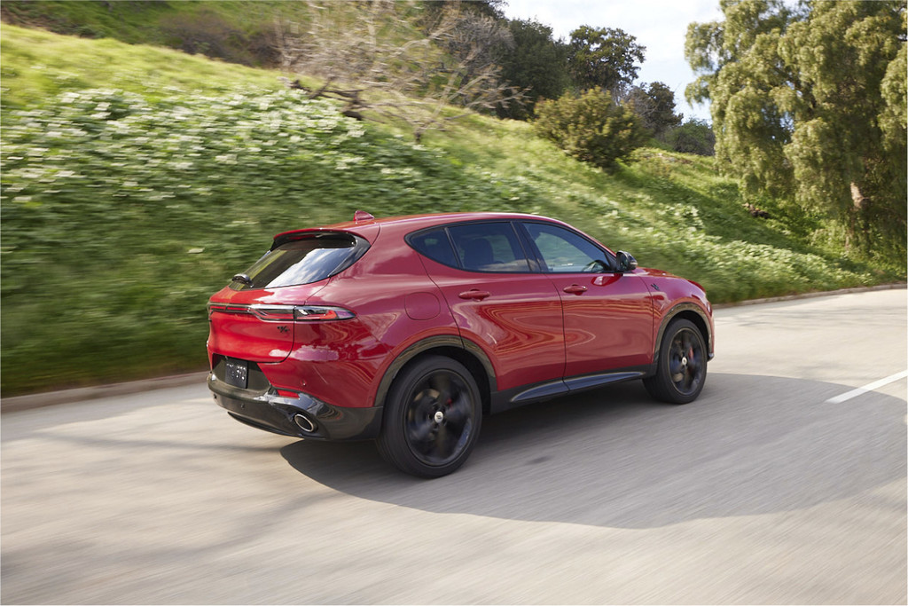 Uconnect Entertainment System – Entertainment Features | Dodge Canada