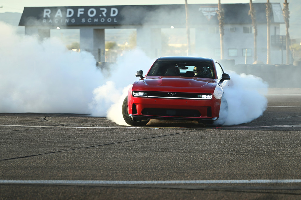 Uconnect System Connectivity | Dodge Canada