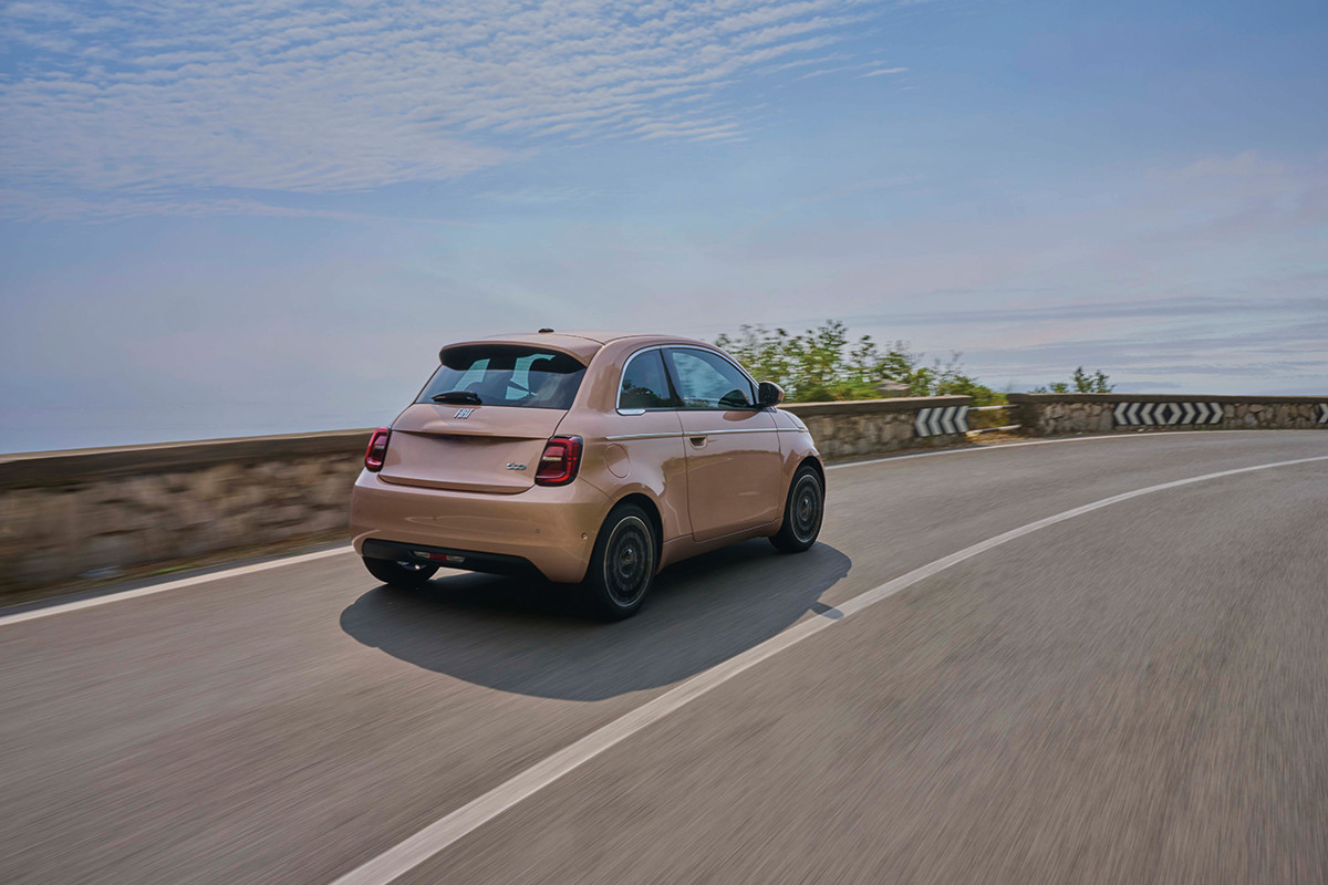 2025 FIAT 500e Safety features | FIAT Canada