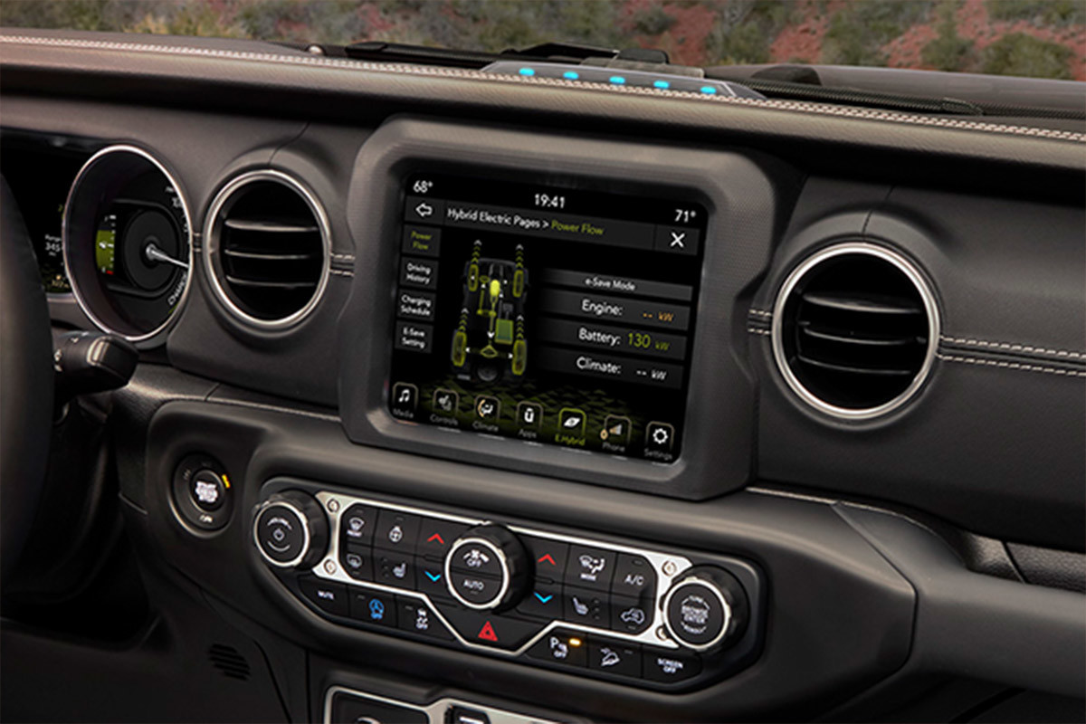 2023 Jeep Wrangler 4xe Plug-In Hybrid - Technology | Jeep Canada