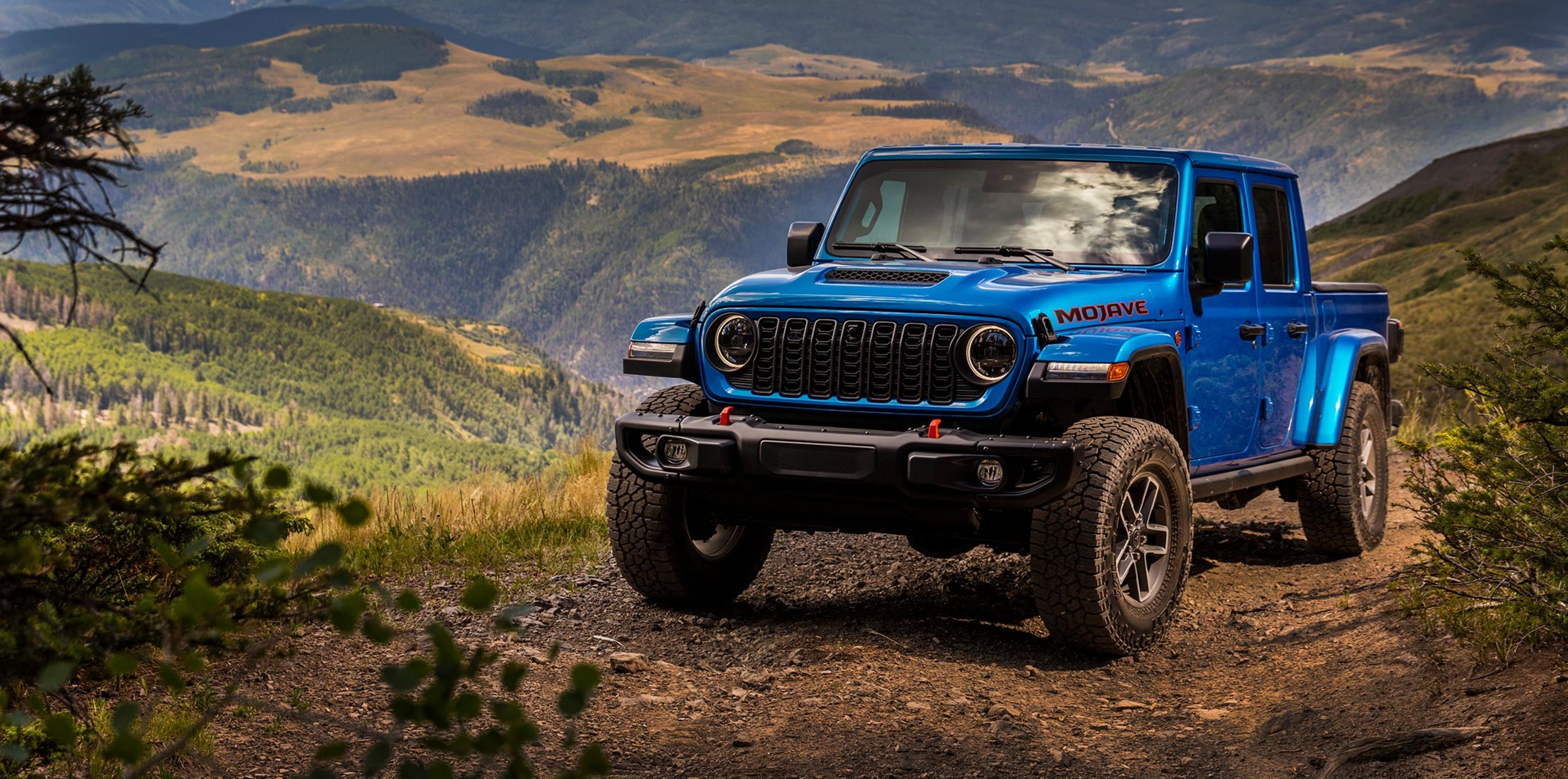 2025 Jeep Gladiator: Features, Technology, and MPG Comparison