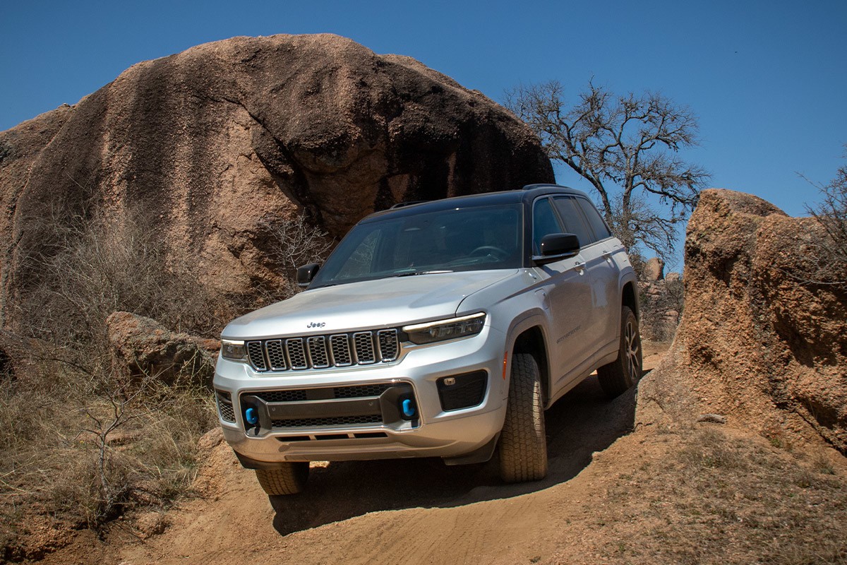 Features and Capabilities: 2023 Jeep Grand Cherokee 4xe | Jeep Canada