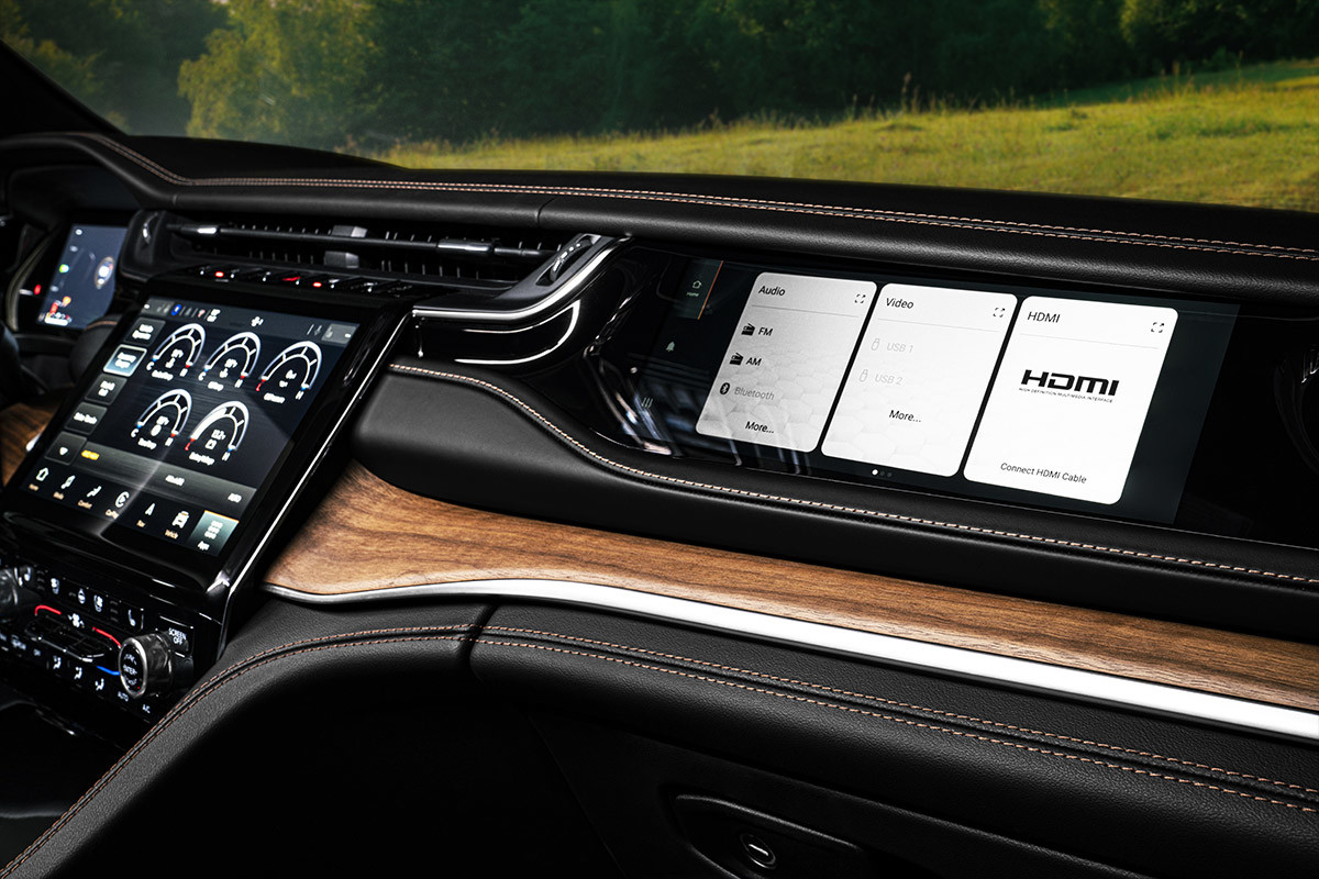 Technology Features: 2023 Jeep Grand Cherokee 4xe | Jeep Canada