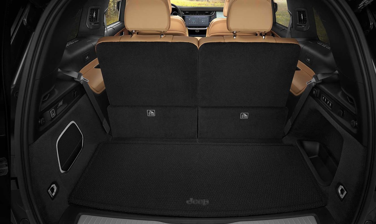 Jeep Grand Cherokee Passenger Space