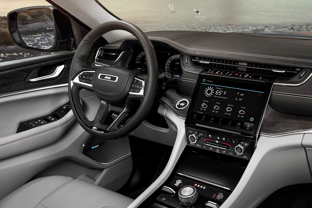 Uconnect Entertainment System - Connectivity | Jeep Canada