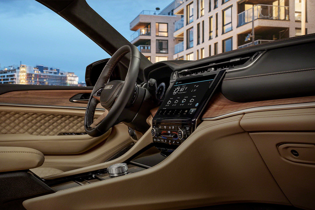 Uconnect Entertainment System - Connectivity | Jeep Canada