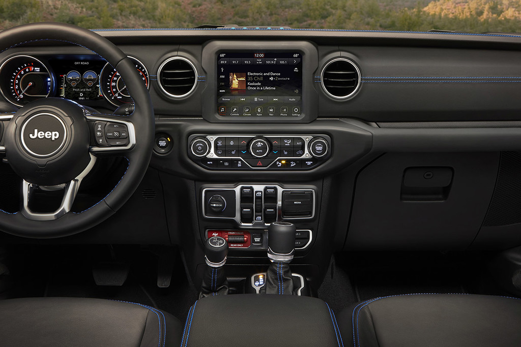 Uconnect Entertainment System - Voice Command | Jeep Canada
