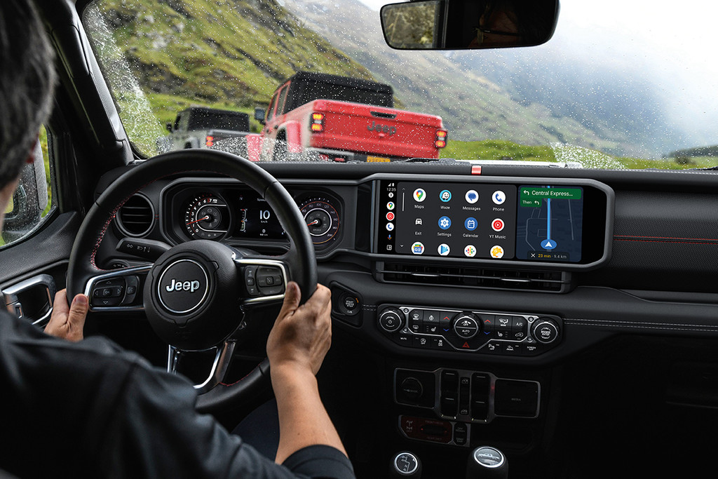 Uconnect Entertainment System – Connectivity | Jeep Canada