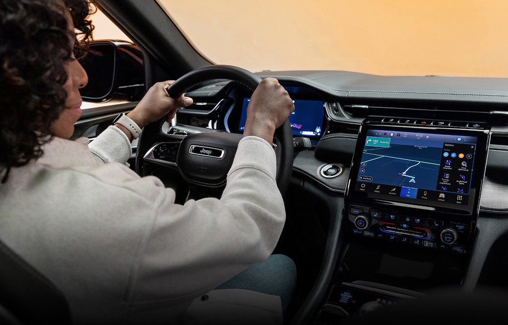 Uconnect Entertainment System – Connectivity | Jeep Canada