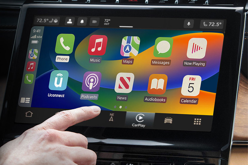 Uconnect Entertainment System – Phone Features | Jeep Canada