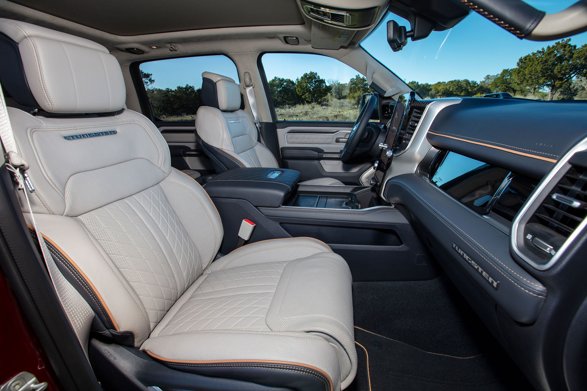 Interior & Exterior Gallery - 2025 Ram 1500 DT | Ram Canada